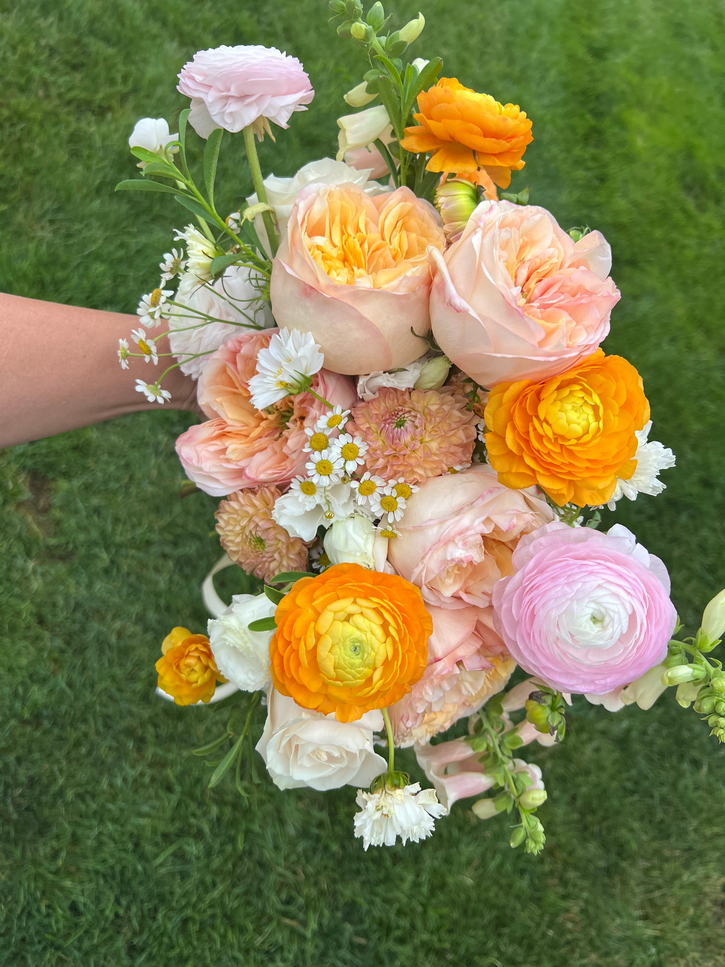 Choosing the Right Color Scheme for Your Wedding Flowers – Thread ...